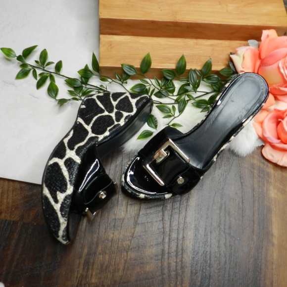 Stuart Weitzman | Shoes | Stuart Weitzman Clipper Giraffe Print Wedge ...